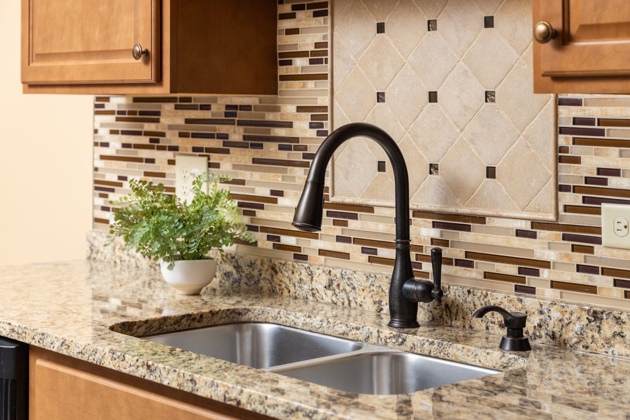 7 Stunning Countertop and Backsplash Pairings for a Cohesive Look • K.G ...